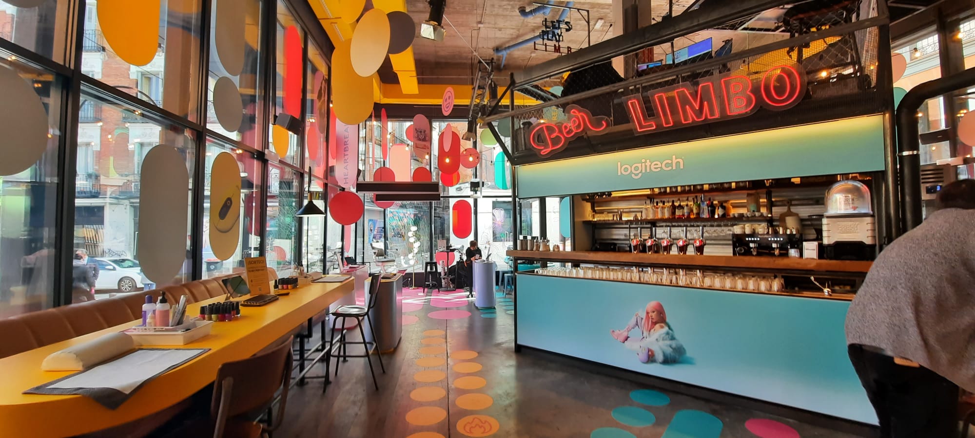 Evento Pop up Logitech Pop Studio - Boomerang Graphics | Impresion ...